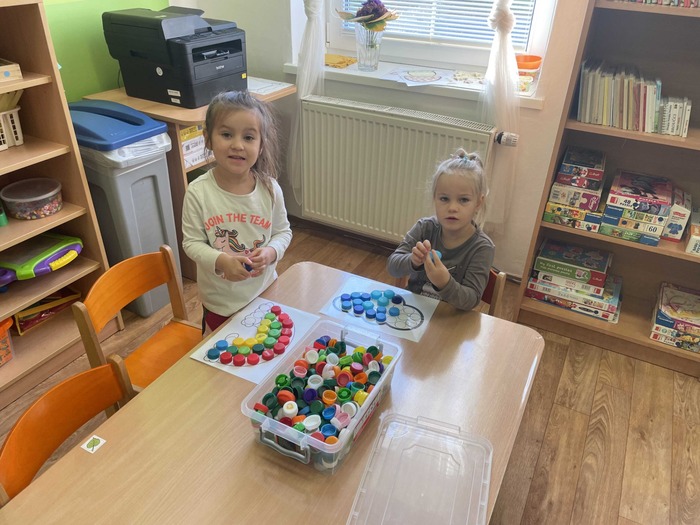 Přiletěl jak drak, velký černý mrak :: Škola Boleradice